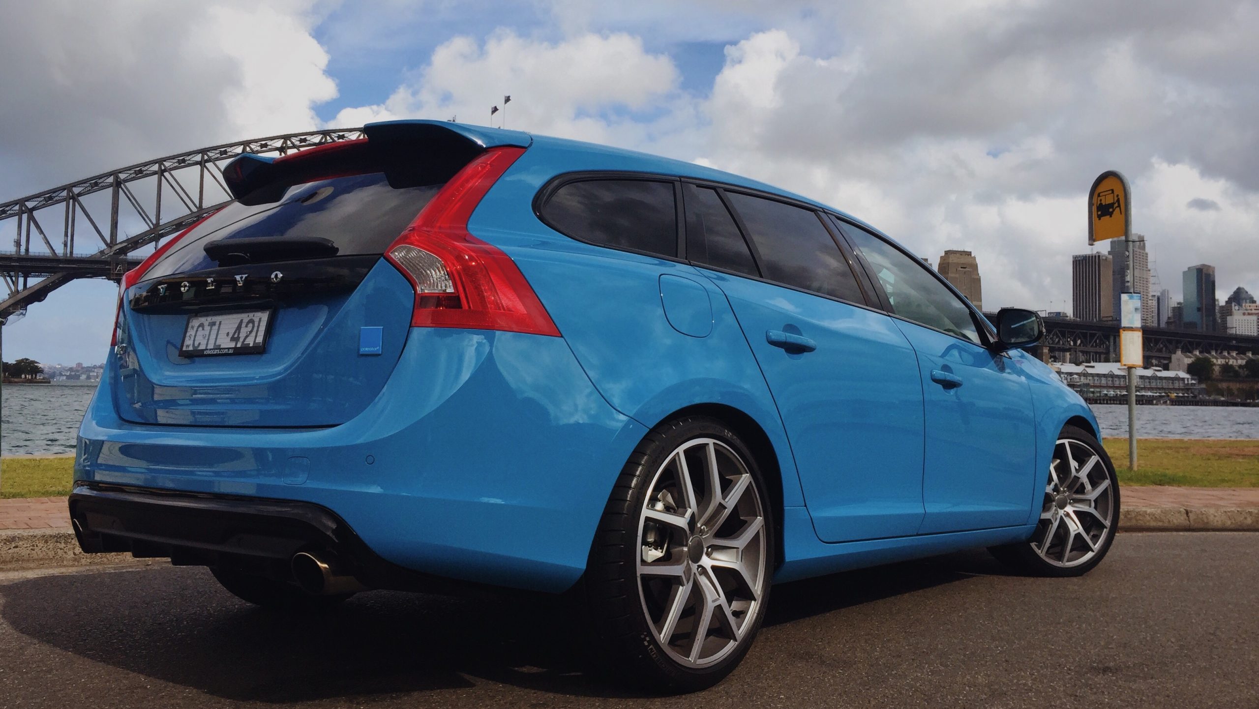 Driving Notes: Volvo V60 Polestar - Chasing Cars