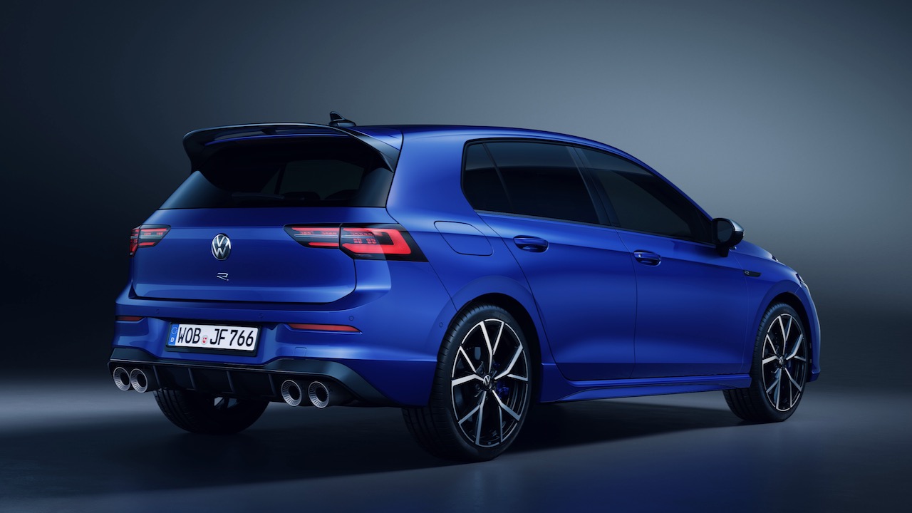 2022 Volkswagen Golf R revealed, packing 235kW and drift mode - Chasing ...