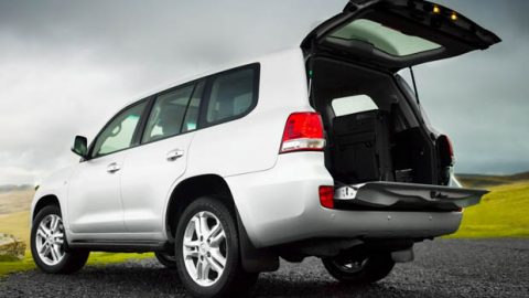 No split tailgate: why does the Toyota Land Cruiser 300 Series have a ...