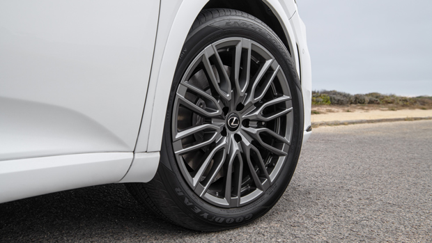 Lexus RX500h F Sport Performance 2023 review - Chasing Cars