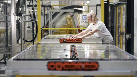 How much does it cost to replace the battery in an EV? - Chasing Cars