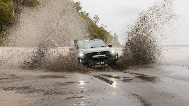 How to drive a 4WD on the beach at Fraser Island - Chasing Cars