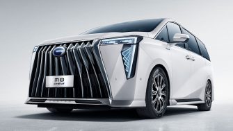 GAC M8 hybrid MPV priced to heat up Australia’s new luxury van ...